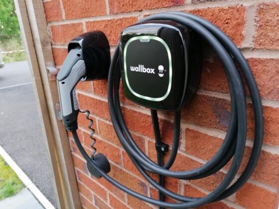 Tethered or untethered charger? Which is best? Fight!